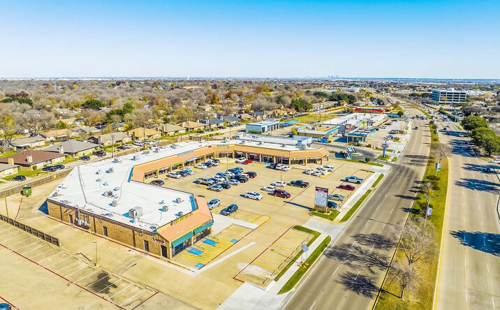 1115 E PIONEER PKWY Arlington TX 76010-5884 APN: 04982592 | Crexi.com