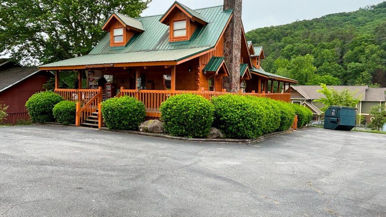739 Wears Valley Rd, Pigeon Forge, TN 37863 | Crexi.com