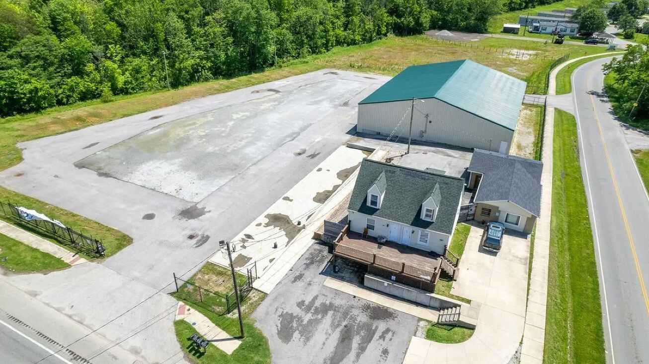 11905 Dixie Hwy, Louisville, KY 40272 | Crexi.com