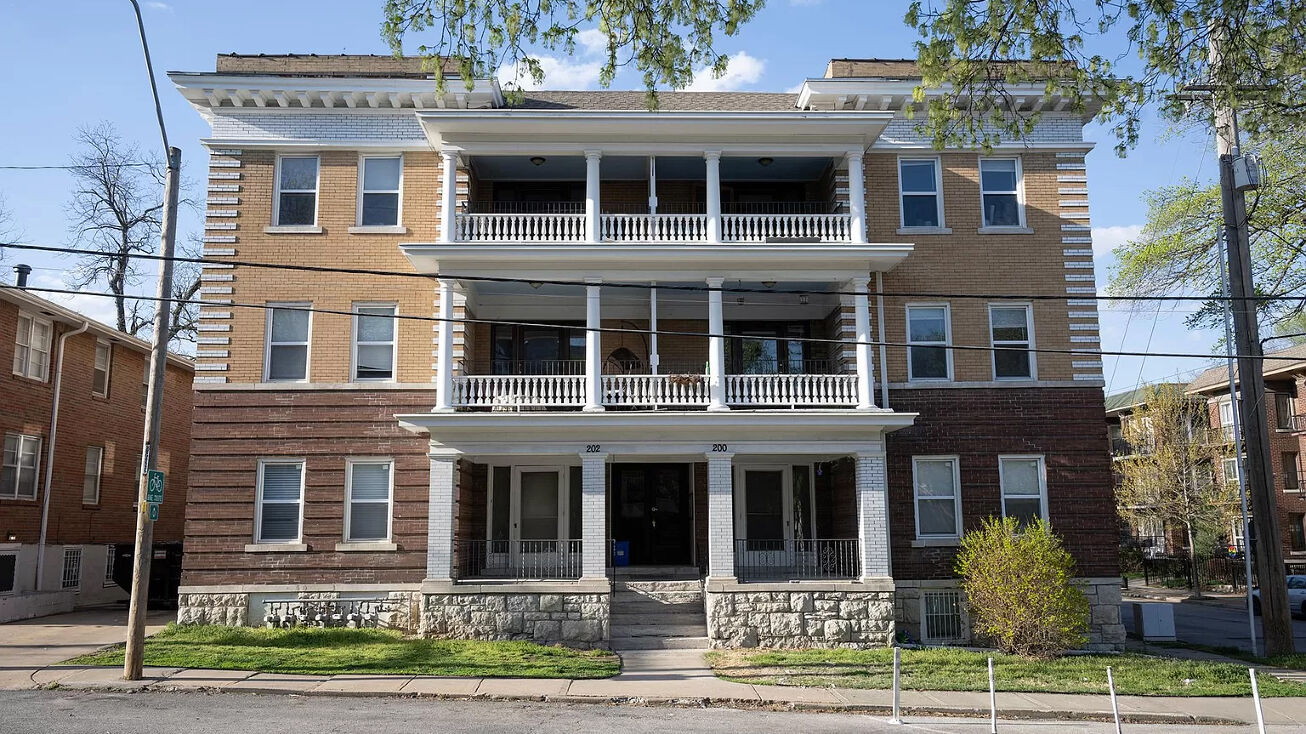 200-204 W 36th St, Kansas City, MO 64111 | Crexi.com