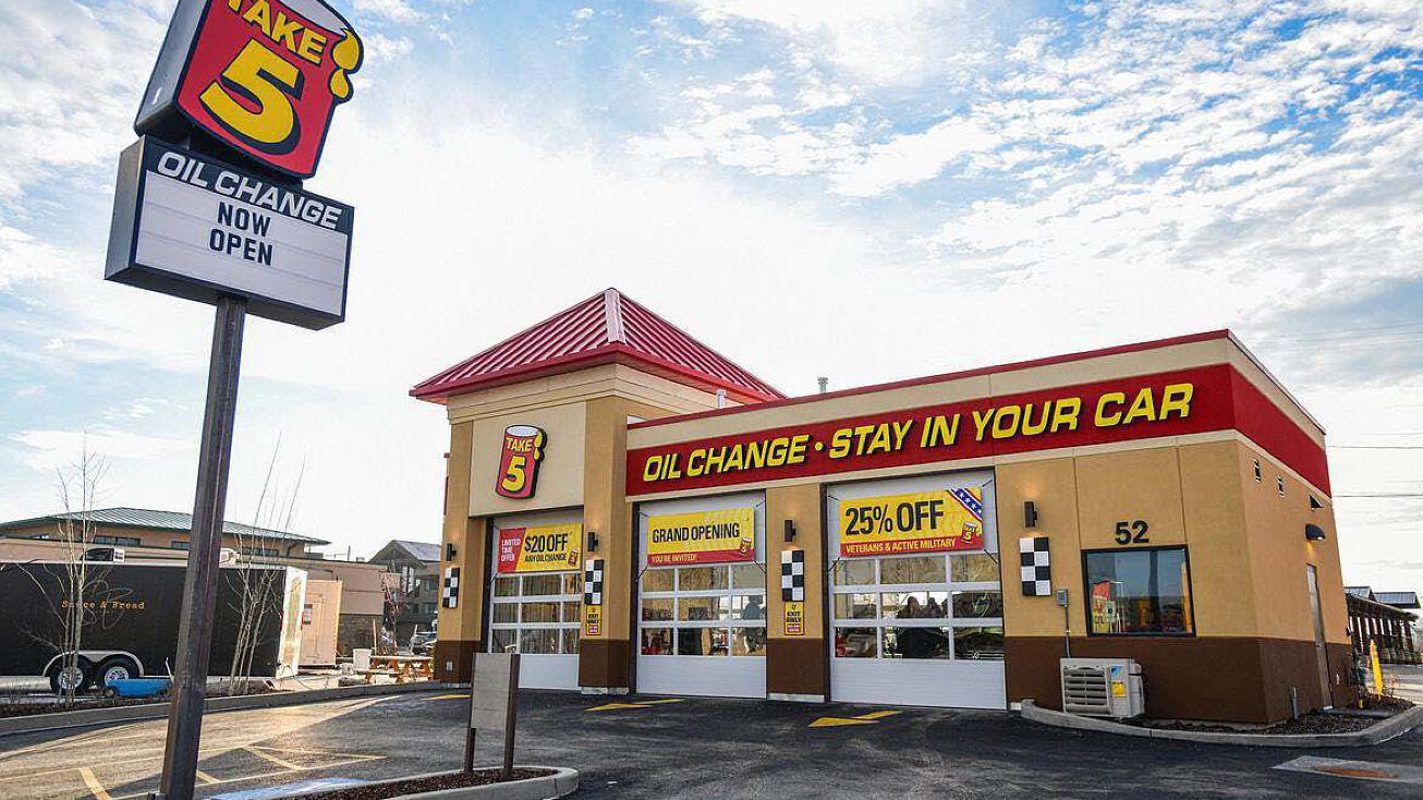 490 Woodman Dr, Riverside, OH 45431 | Crexi.com