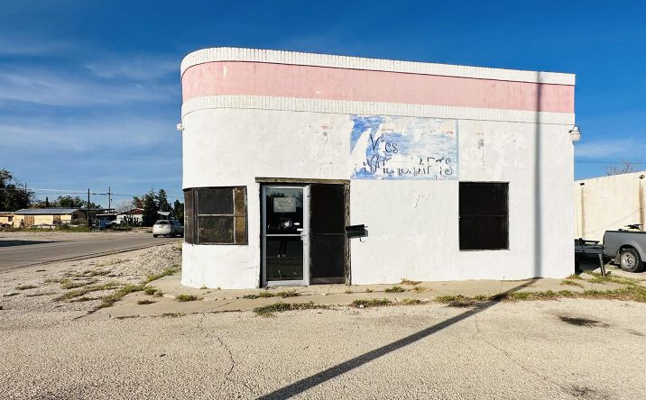 1330 W MERMOD ST Carlsbad NM 88220-4469 APN: 4-156-127-355-293 | Crexi.com