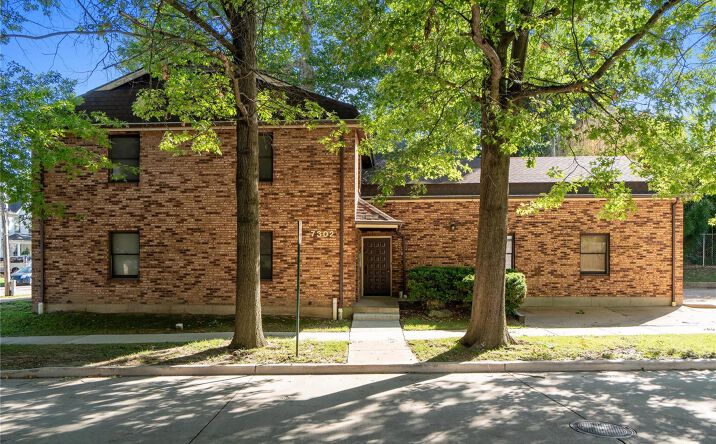 7737 Watson Rd, St. Louis, MO 63119 | Crexi.com