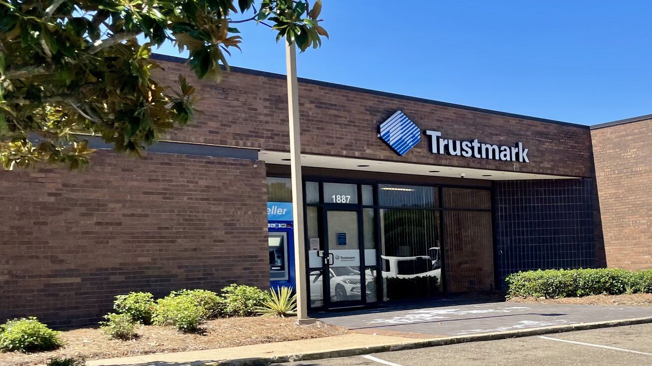 1887 Lakeland Dr, Jackson, MS 39216 | Crexi.com