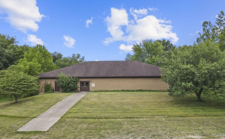 2675 OLD SOMERSET RD NE New Lexington OH 43764-9547 APN: 240000890100 ...