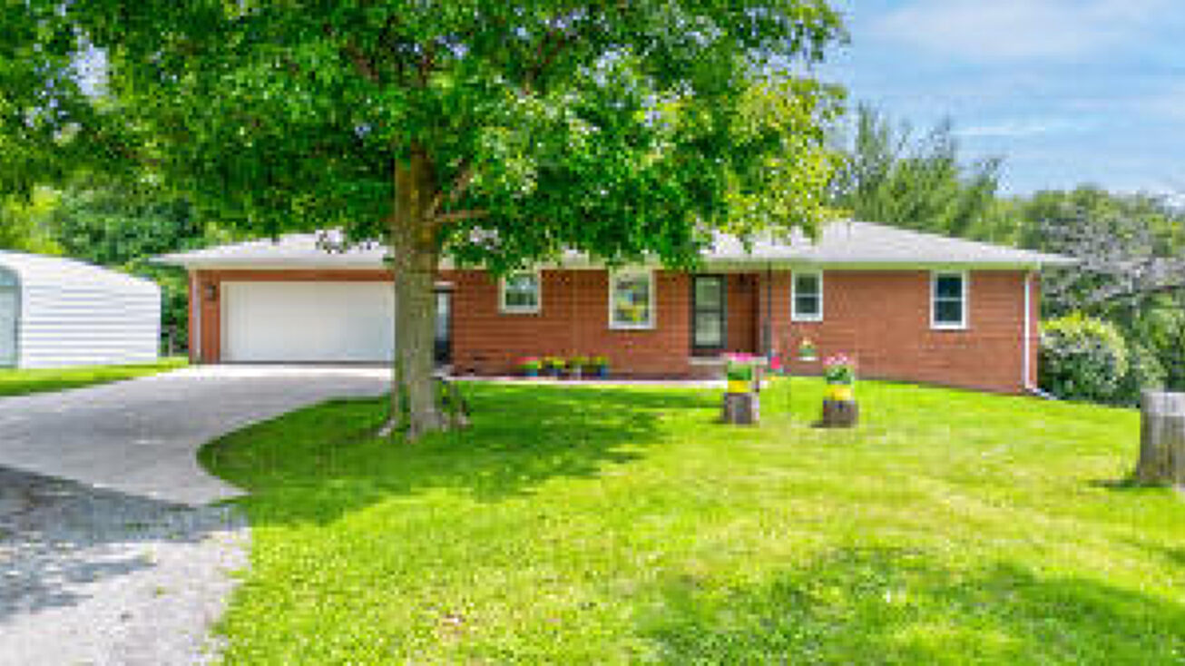 3881 US-61, Blue Grass, IA 52726 | Crexi.com