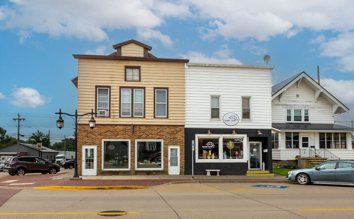 520 Richards Dr, Epworth, IA 52045 | Crexi.com