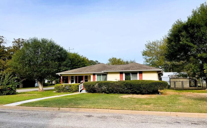 605 E Walnut, La Grange, USA 78945 | Crexi.com