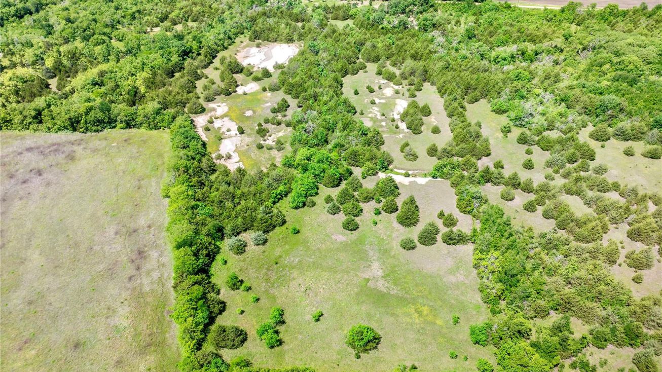 701 CR 26750, Petty, USA 75470 | Crexi.com