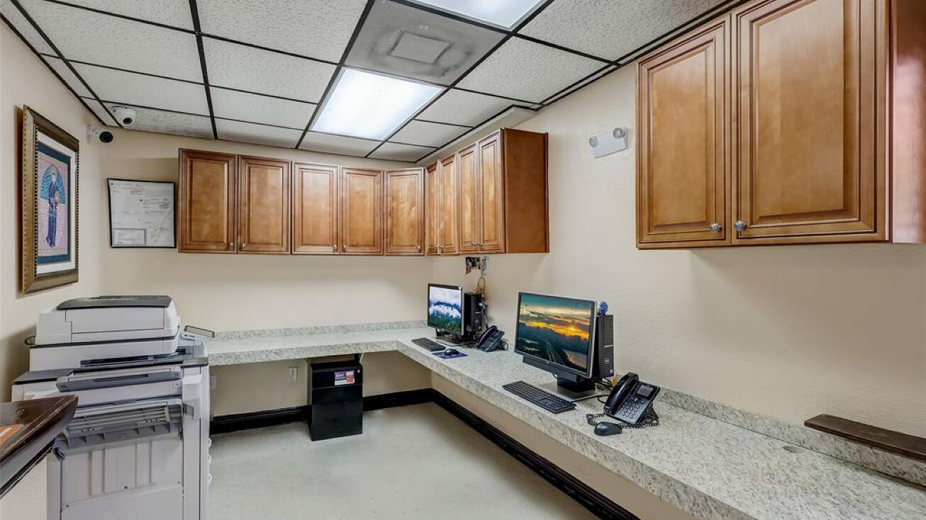 400 Executive Center Dr, West Palm Beach, FL 33401 | Crexi.com