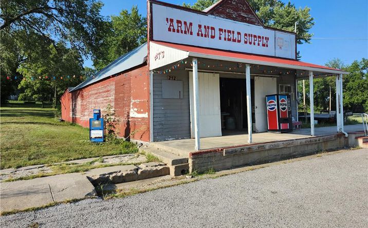 212 E Market Street, Centerville, KS 66014 | Crexi.com