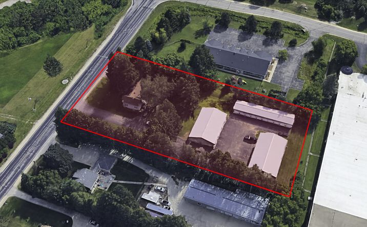 6631 W DONGES BAY RD Mequon WI 53092-4462 APN: 140340201300 | Crexi.com