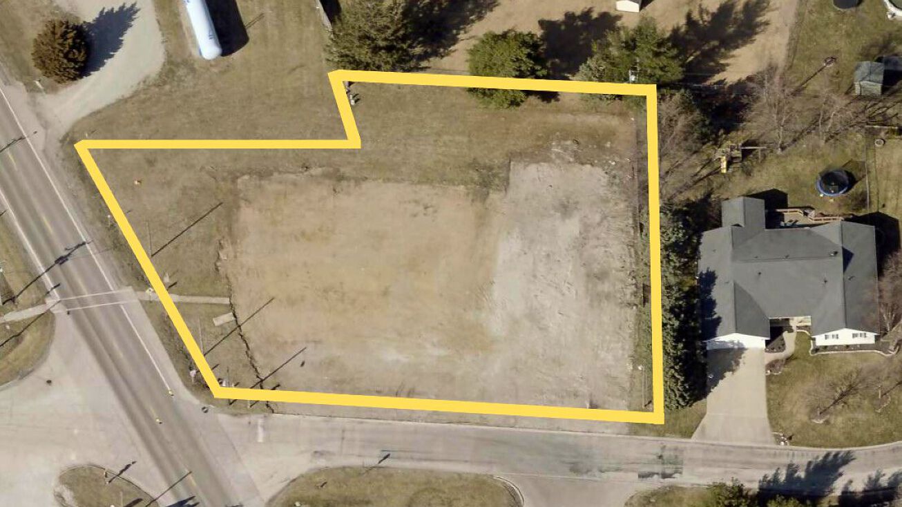 622 E Main St, Warrensburg, IL 62573 | Crexi.com