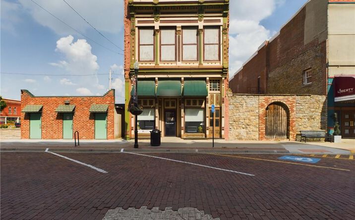 109 S MAIN ST Fort Scott KS 66701-1414 APN: 0061193003002004000 | Crexi.com