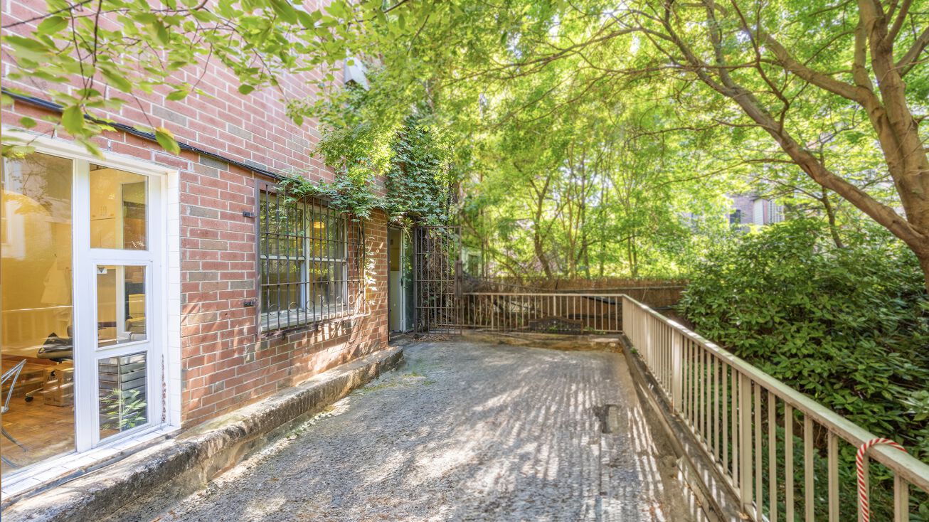 420 W 23rd St, New York, NY 10011 | Crexi.com