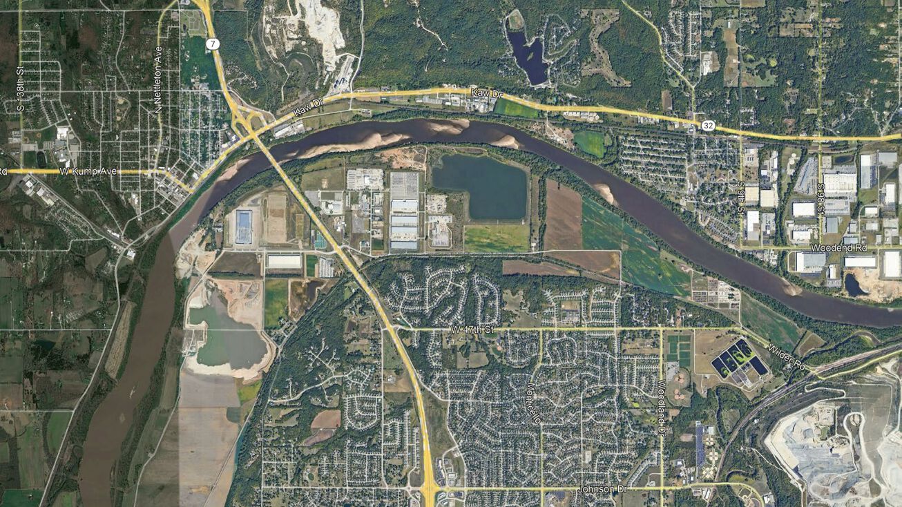 K-7 & 43rd St, Shawnee, KS 66226 | Crexi.com