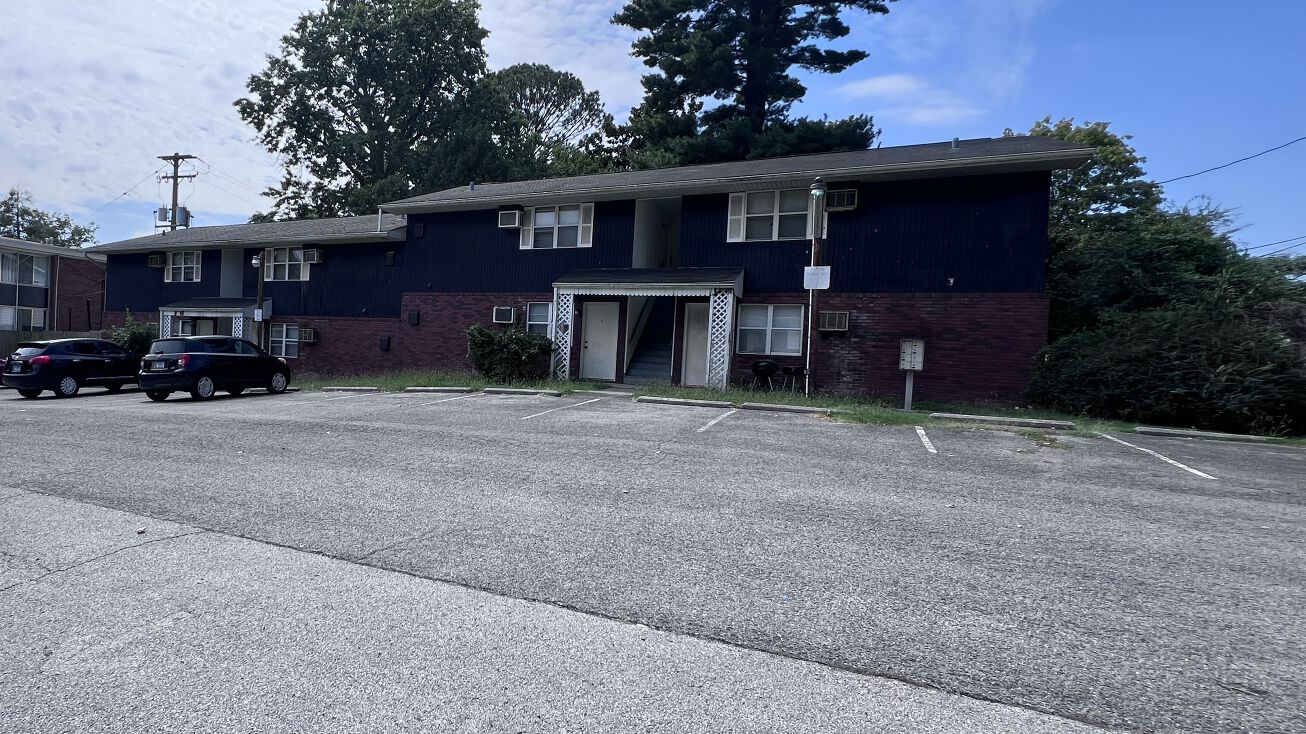 605 W College, Carbondale, IL 62901 | Crexi.com