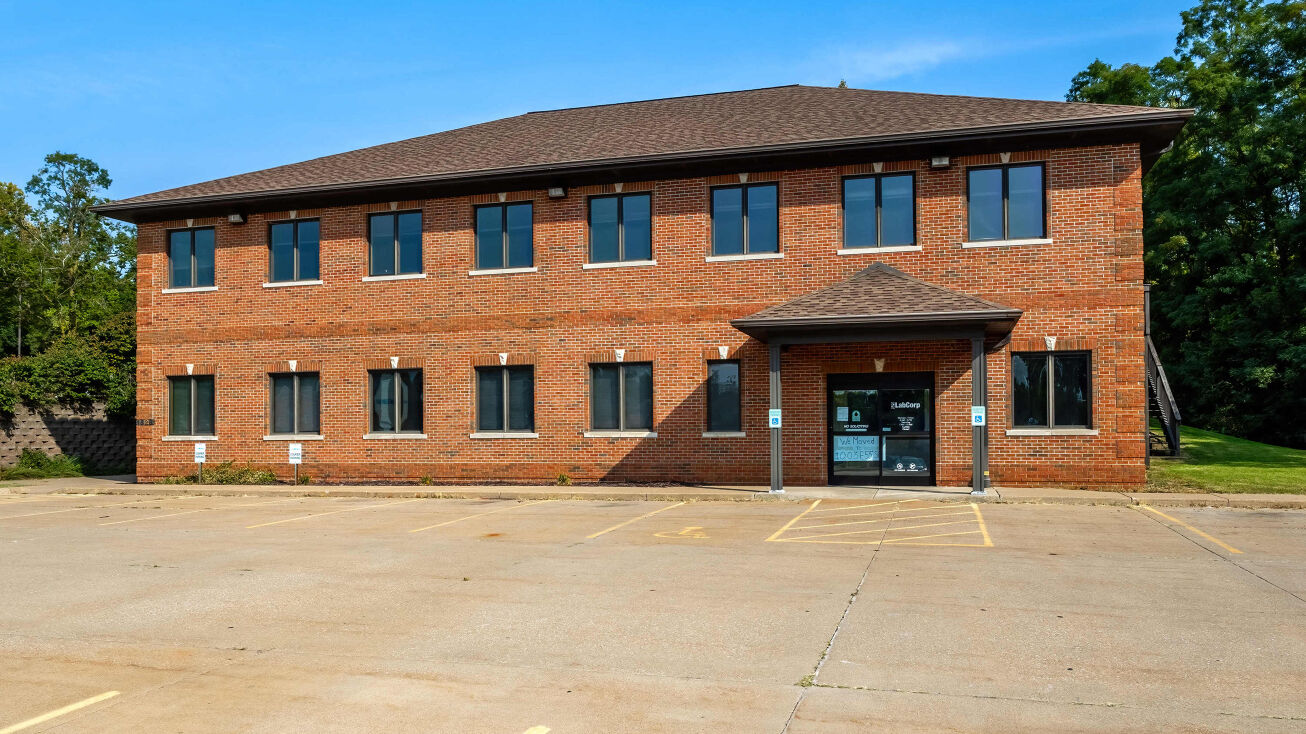 1828 E LOCUST Street, Davenport, IA 52803 | Crexi.com