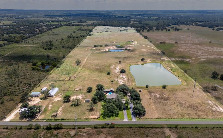 266 Meadow Lake Dr, Seguin, TX 78155 | Crexi.com