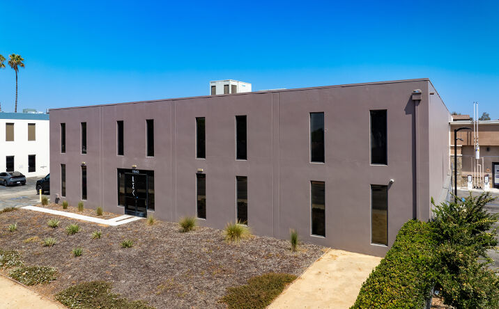 11643 TELEGRAPH RD Santa Fe Springs CA 90670-3656 APN: 8005-002-055 ...