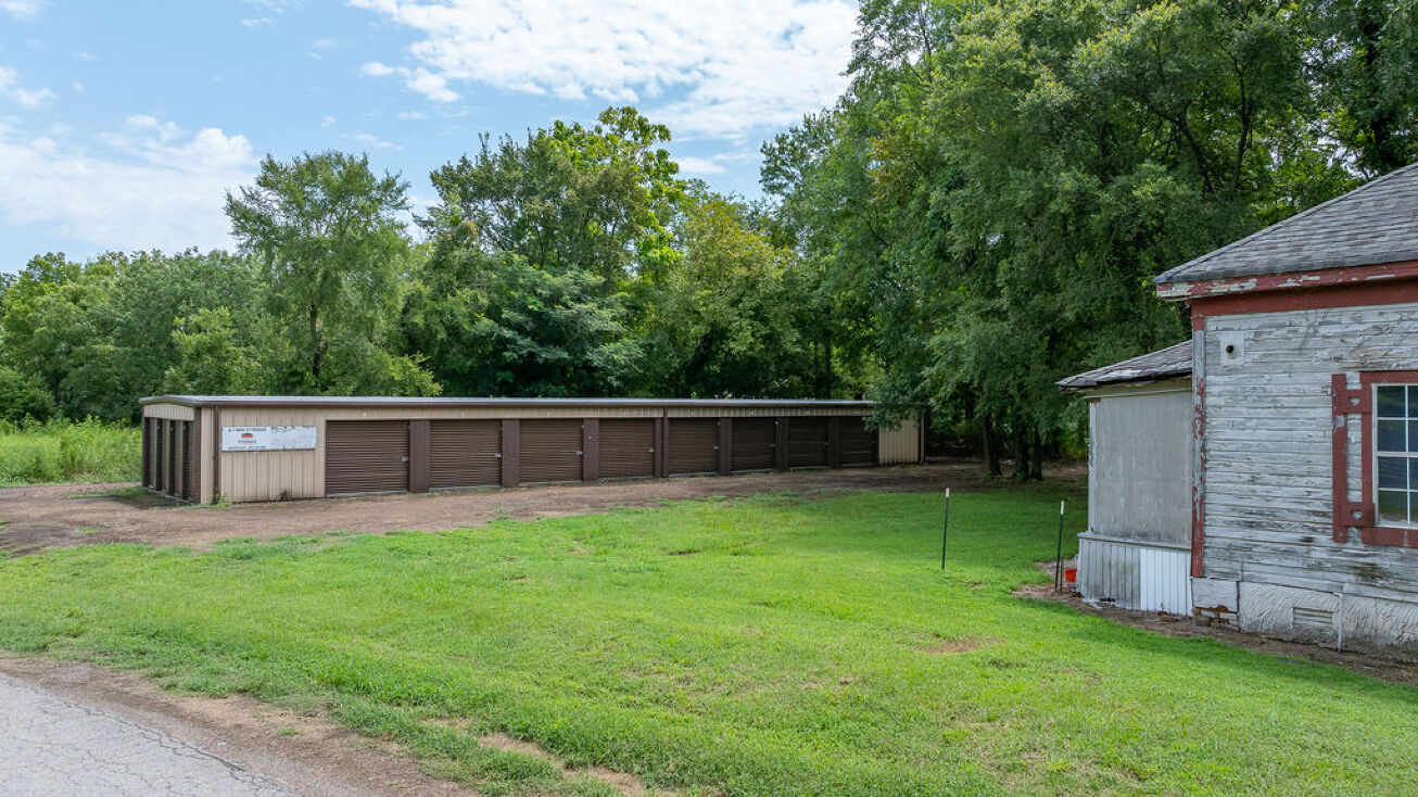 216 Broadway St, Hartford, AR 72938 | Crexi.com