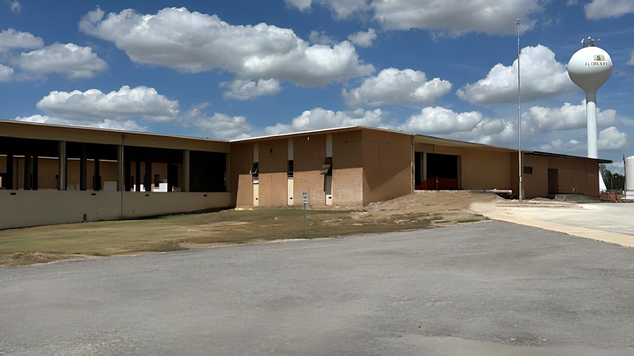 1301 Hospital Blvd, Floresville, TX 78114 | Crexi.com