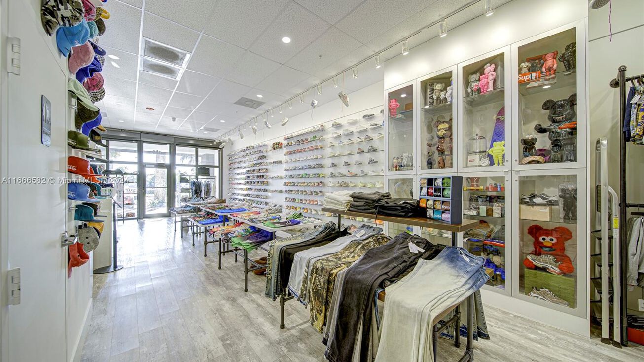 High - End Shoe Store & Clothing Store For Sale, Kendall, FL 33186 ...