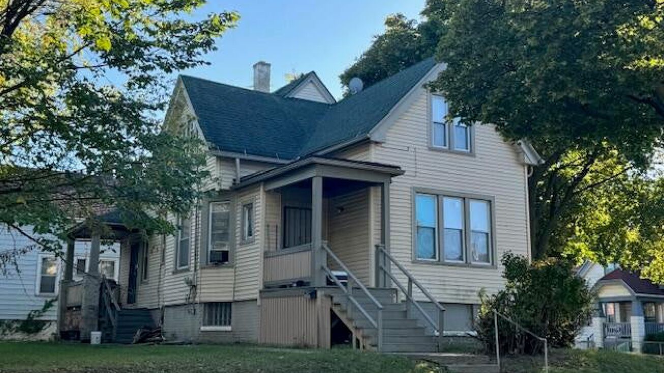 2033 W Vienna Ave, Milwaukee, WI 53206 | Crexi.com