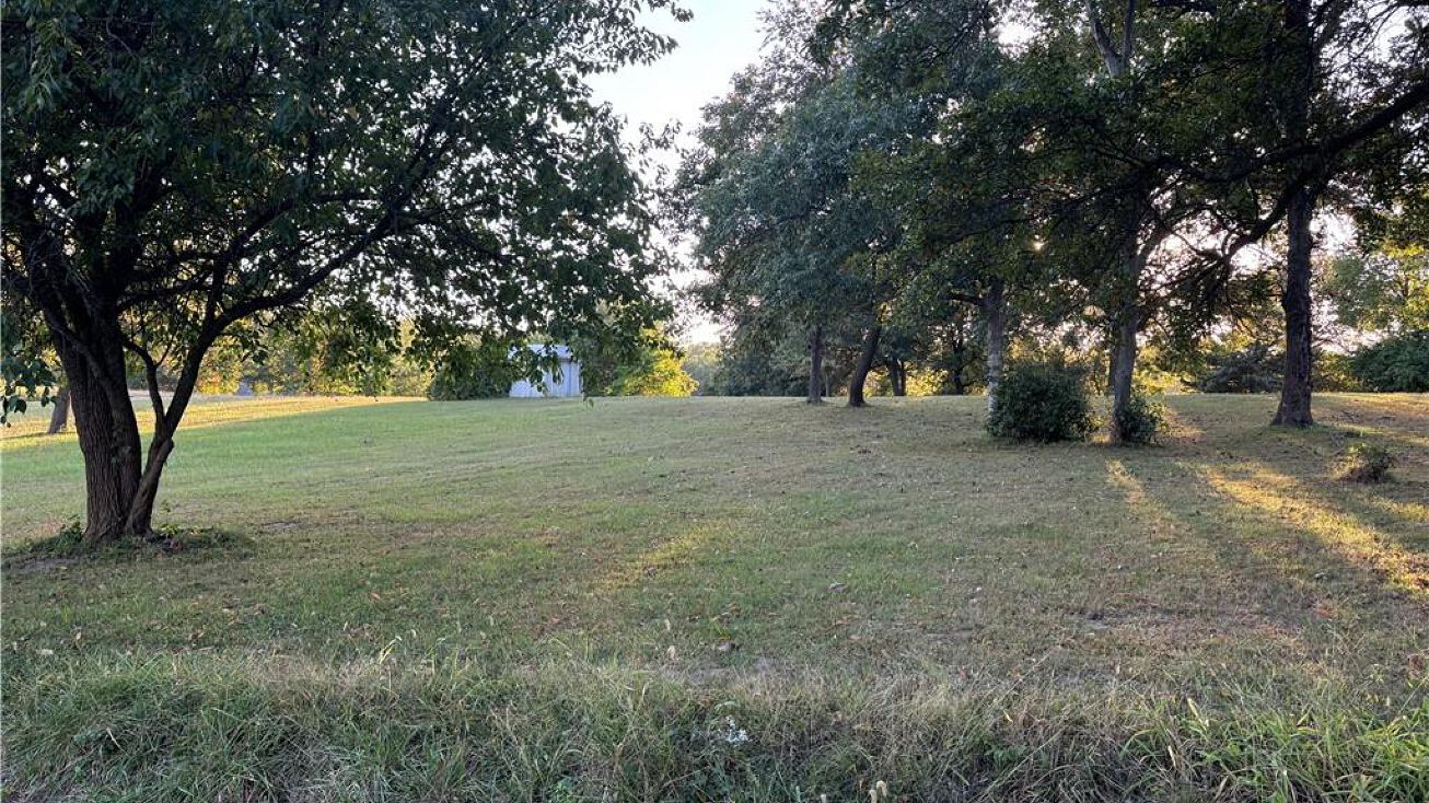 Lot 1843 & 1844 Lake Viking Terrace, Gallatin, MO 64640 | Crexi.com