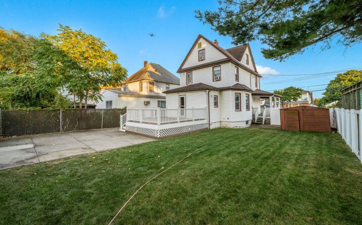 13938 249th St, Rosedale, NY 11422 | Crexi.com