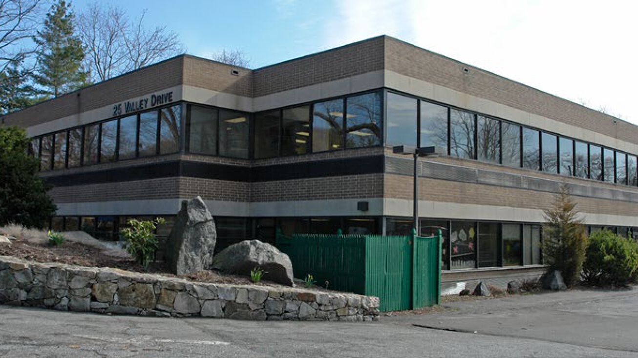 25 Valley Dr, Greenwich, CT 06831 | Crexi.com