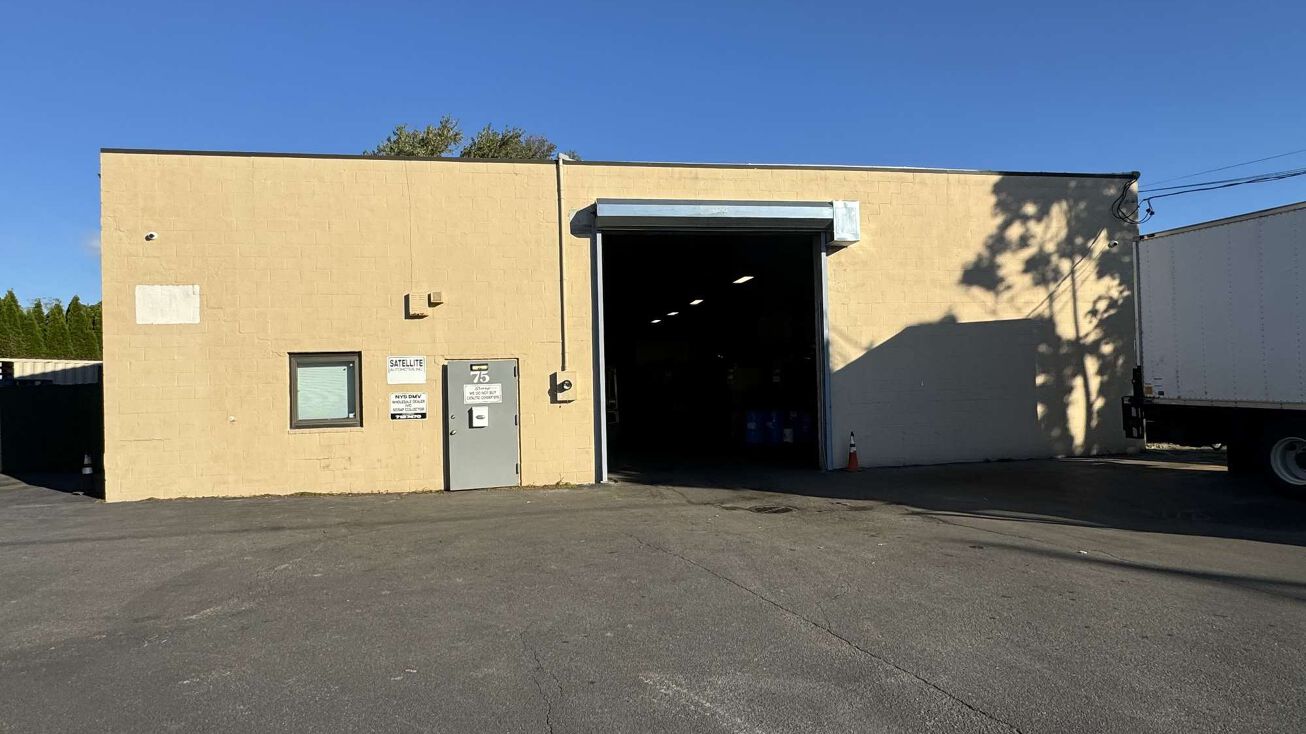 75 Montauk Hwy, Blue Point, NY 11715 | Crexi.com