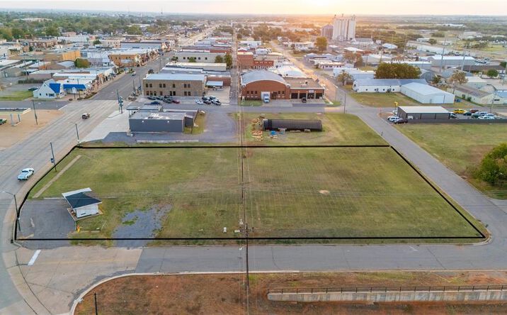 324 W Main St, Weatherford, OK 73096 | Crexi.com