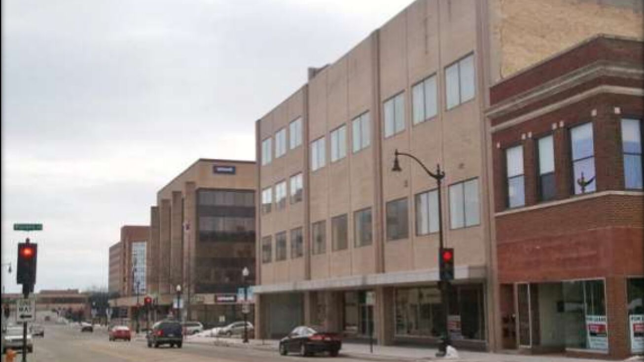 217 N Main St, Oshkosh, WI 54901 | Crexi.com