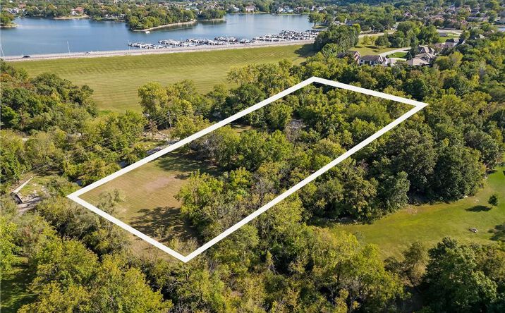 4900 NE Maybrook Road, Lee's Summit, MO 64064 | Crexi.com