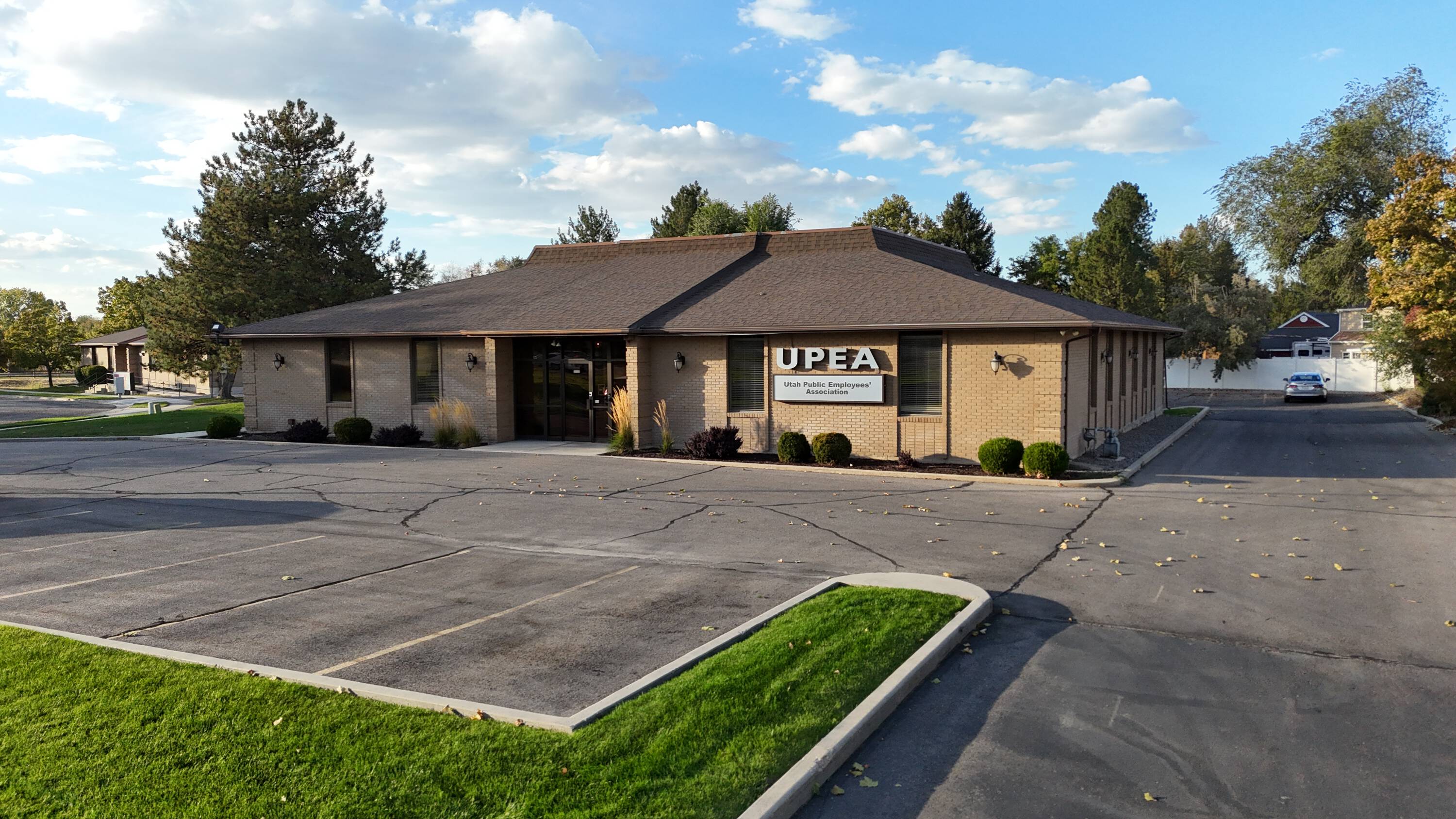 1000 W BELLWOOD LN Murray UT 84123-4494 APN: 21-11-381-016-0000 | Crexi.com