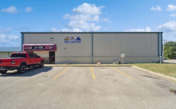 3640 Canterbury Ct, Waterloo, IA 50702 | Crexi.com