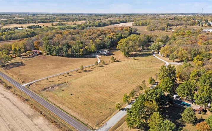 17206 Philip Drive, Smithville, MO 64089 | Crexi.com