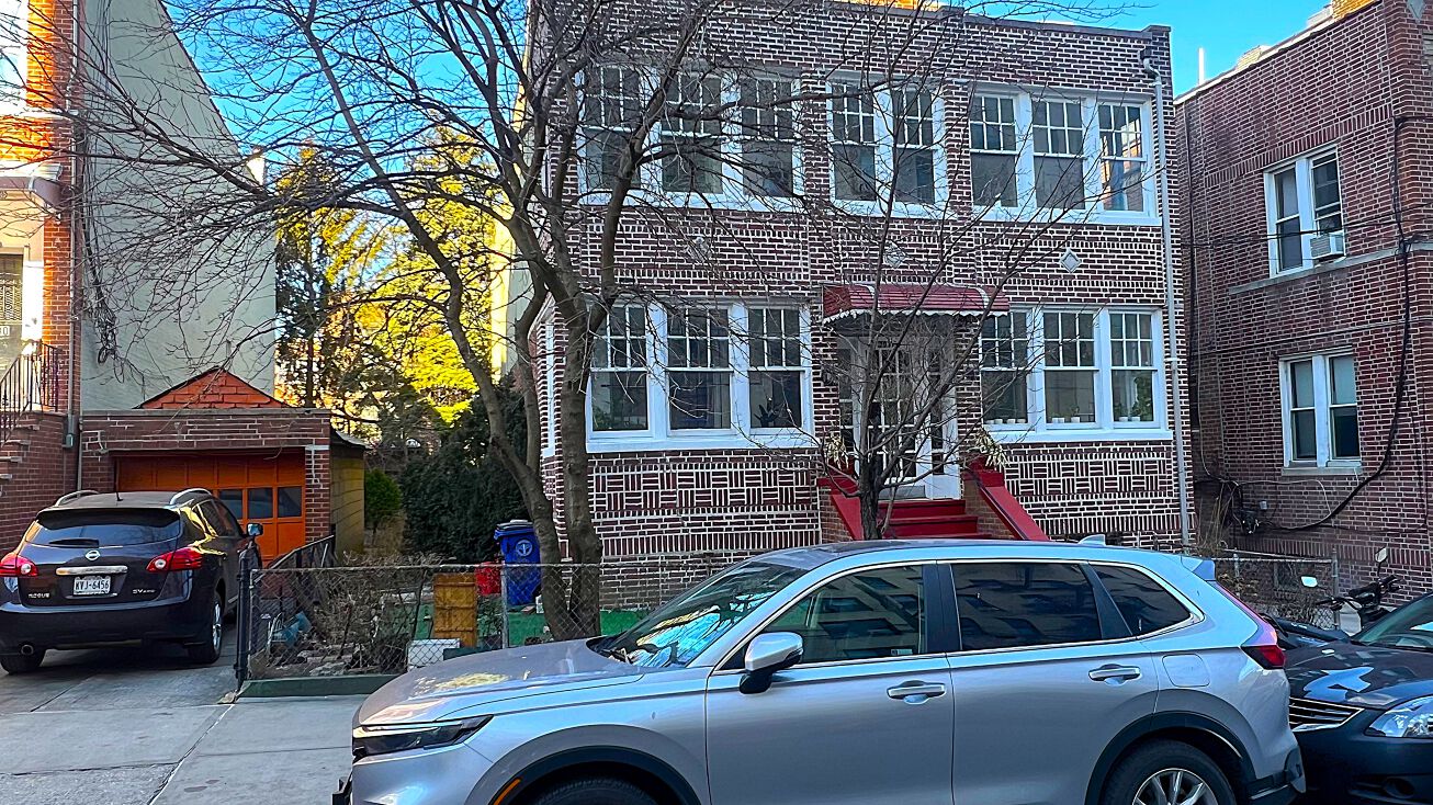 39-26 65th St, Queens, NY 11377 | Crexi.com