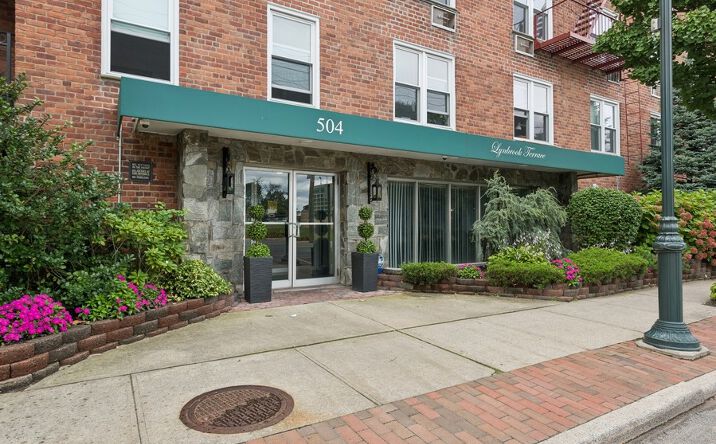 73 W Merrick Rd, Valley Stream, NY 11580 | Crexi.com