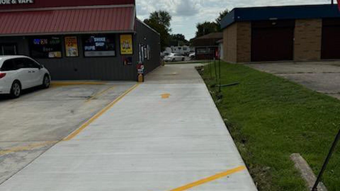 702 E Main St, West Frankfort, IL 62896 | Crexi.com