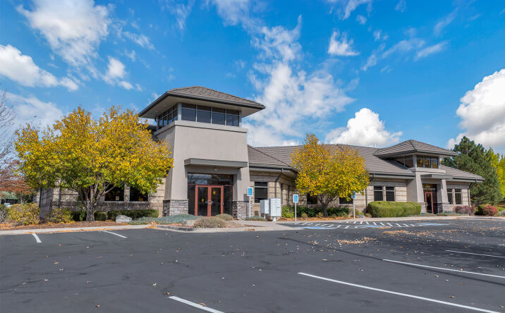 8199 SOUTHPARK LN Littleton CO 80120-5727 APN: 2077-32-4-02-004 | Crexi.com