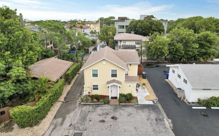 10 NE 11TH AVE Fort Lauderdale FL 33301-1660 APN: 50-42-02-07-0010 ...