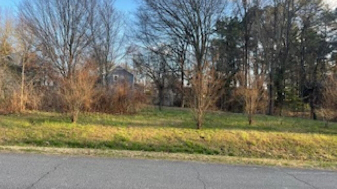 32 Pinewood Drive, Jackson, TN 38305 | Crexi.com