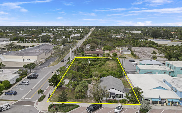 9025 SE BRIDGE RD Hobe Sound FL 33455-5314 APN: 343842000078000409 ...