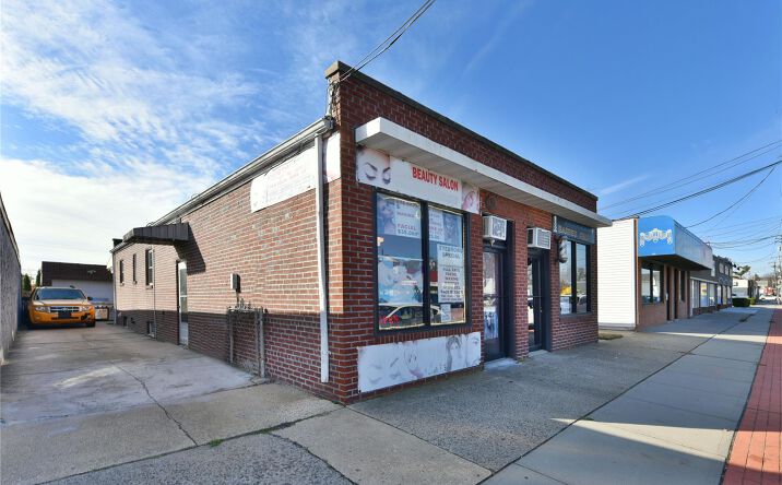 542 E MEADOW AVE East Meadow NY 11554 | Crexi.com