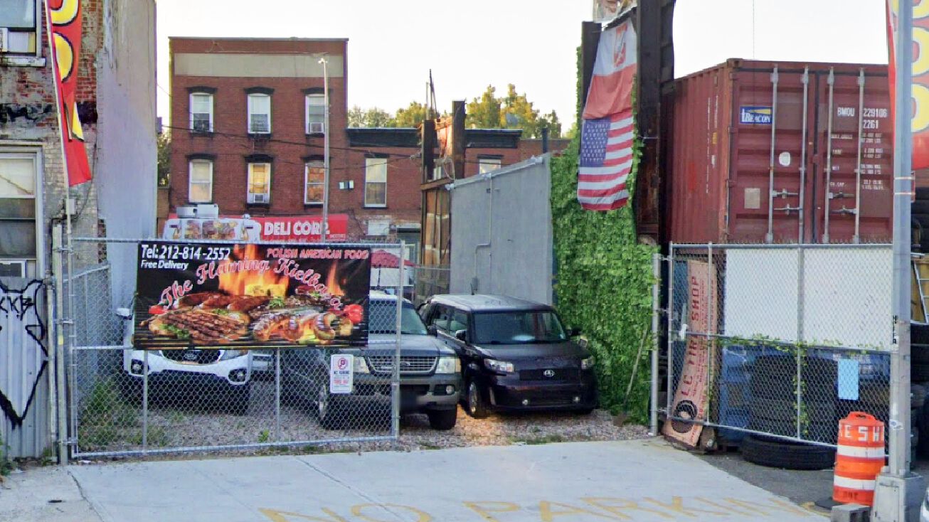 31-11 Greenpoint Ave, Queens, NY 11101 | Crexi.com