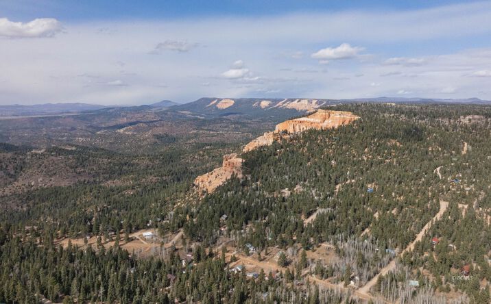 1120/1110 W Strawberry Point Rd, Duck Creek Village, UT 84762 | Crexi.com