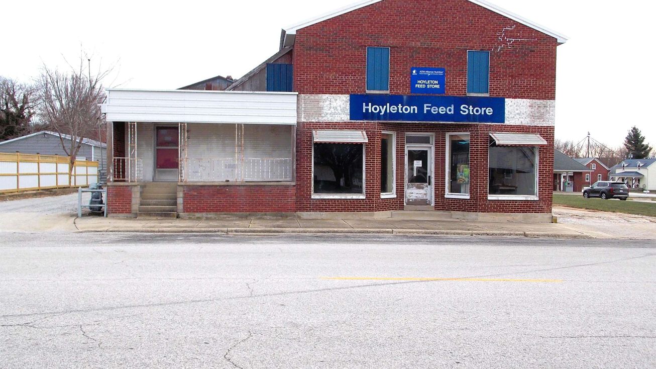 44 N MAIN Street, Hoyleton, IL 62803 | Crexi.com