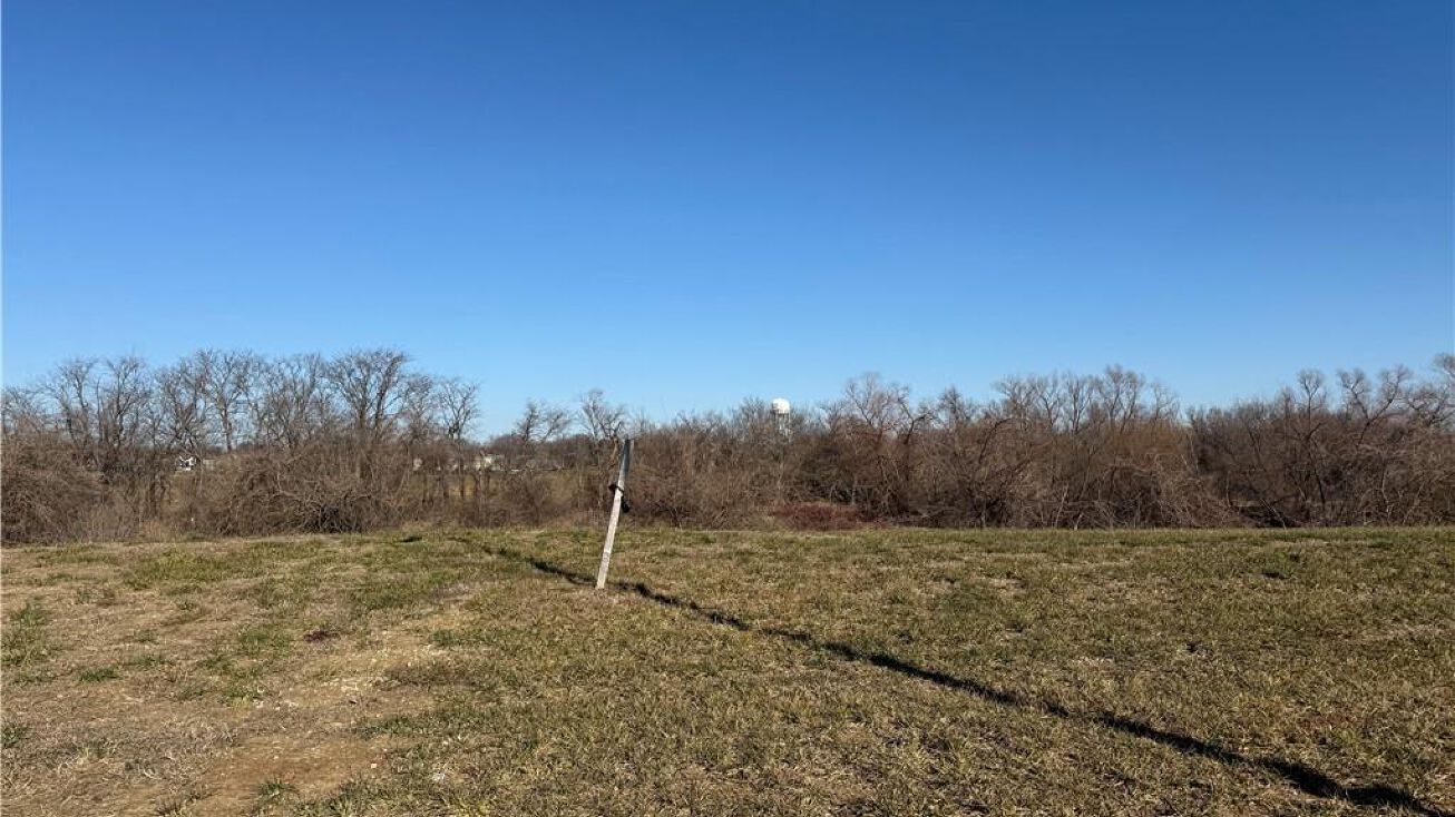 2200 Creek View Lane, Raymore, MO 64083 | Crexi.com